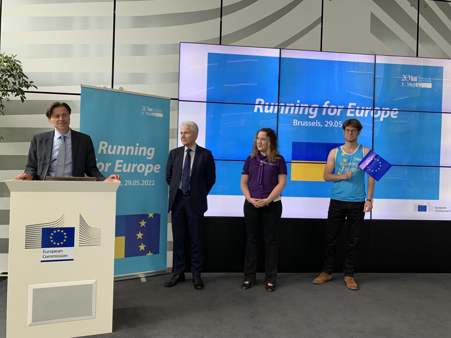 Cheque Handover of Running for Europe Donation in Support to Ukraine | WOSM